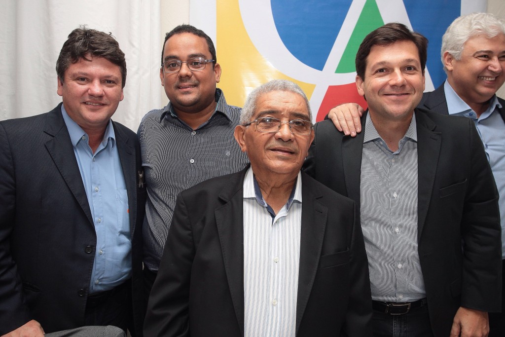 Homenagem a Adilson Gomes reúne lideranças de todas as regiões do ...