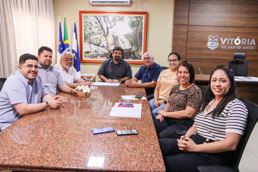 André de Bau, prefeito em exercício de Vitória de Santo Antão, coordena ... André de Bau, prefeito em exercício de Vitória de Santo Antão, coordena ...